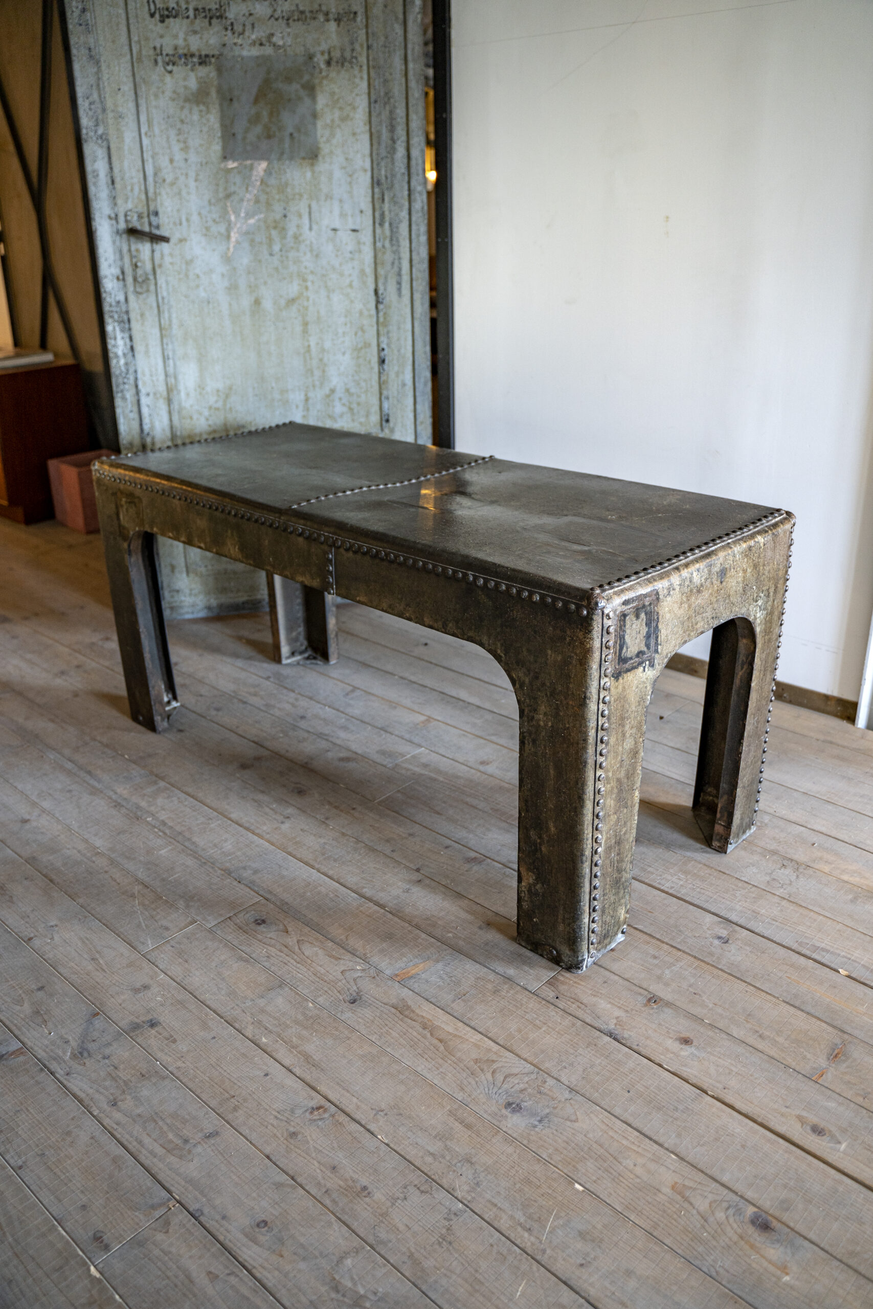iron rivet table – c:hord